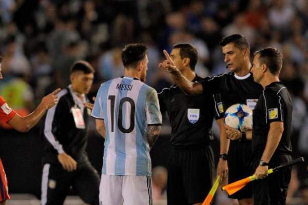 What Messi yelled at the assistant referee in his foul-mouthed insult ...