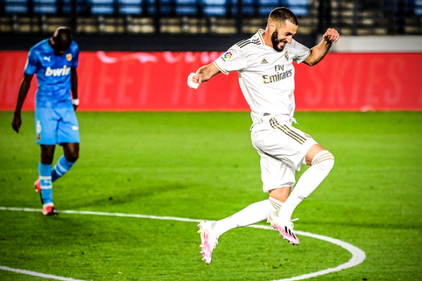 Karim Benzema stuns Valencia and makes history with massive volley ...