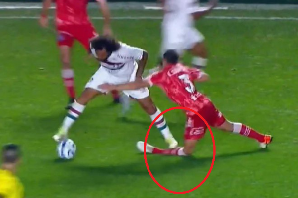 Marcelo sent off from Copa Libertadores match after HORRIFIC tackle ...