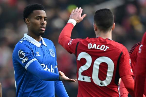 Everton's Chermiti to miss the start of the season :: Live Soccer TV