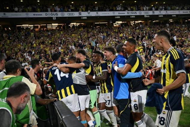 Five-goal Fenerbahce rally past Feyenoord, Rangers to meet Club Brugge ...
